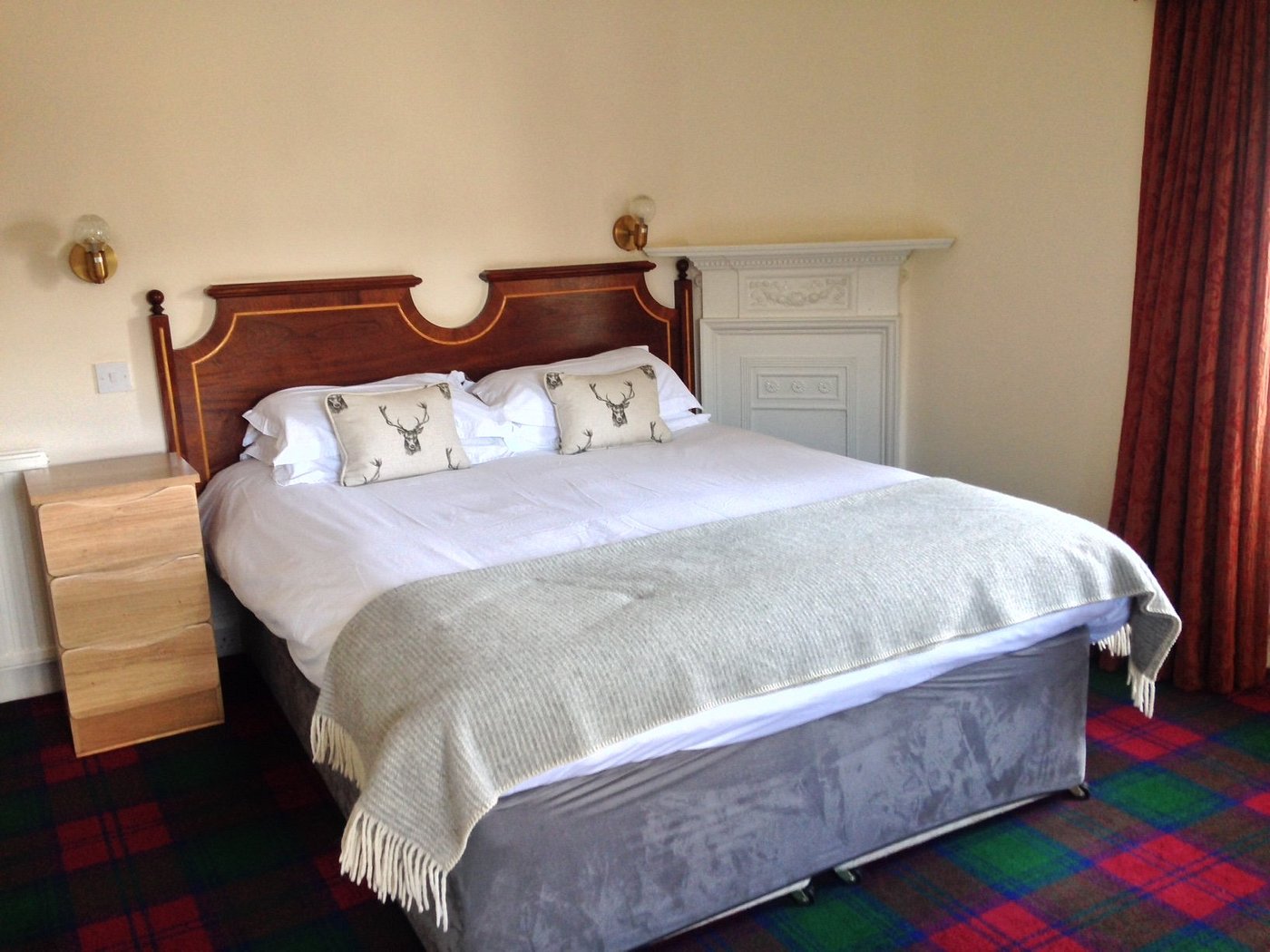 Rooms and Tariff – Welcome to The Highlander Inn at the centre of the ...